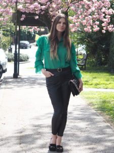 How to Wear Green Top?